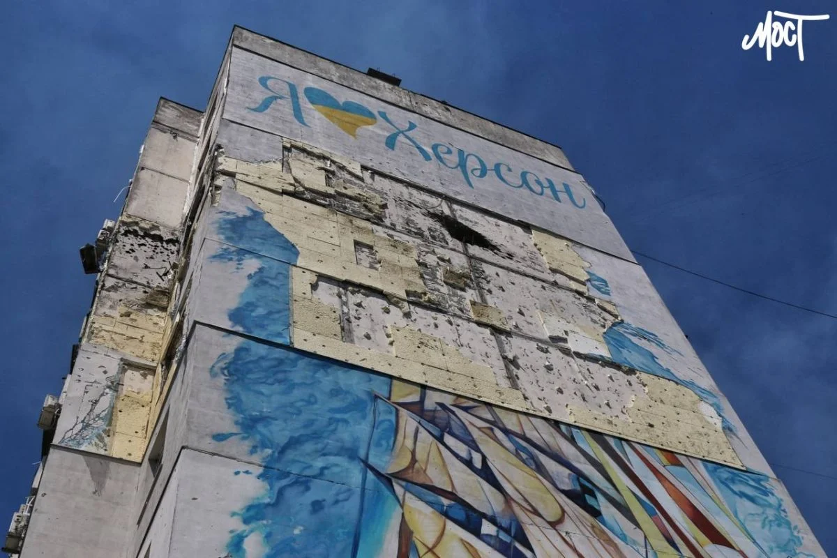 Man Injured in Russian Shelling of Kherson's Korabelnyi District