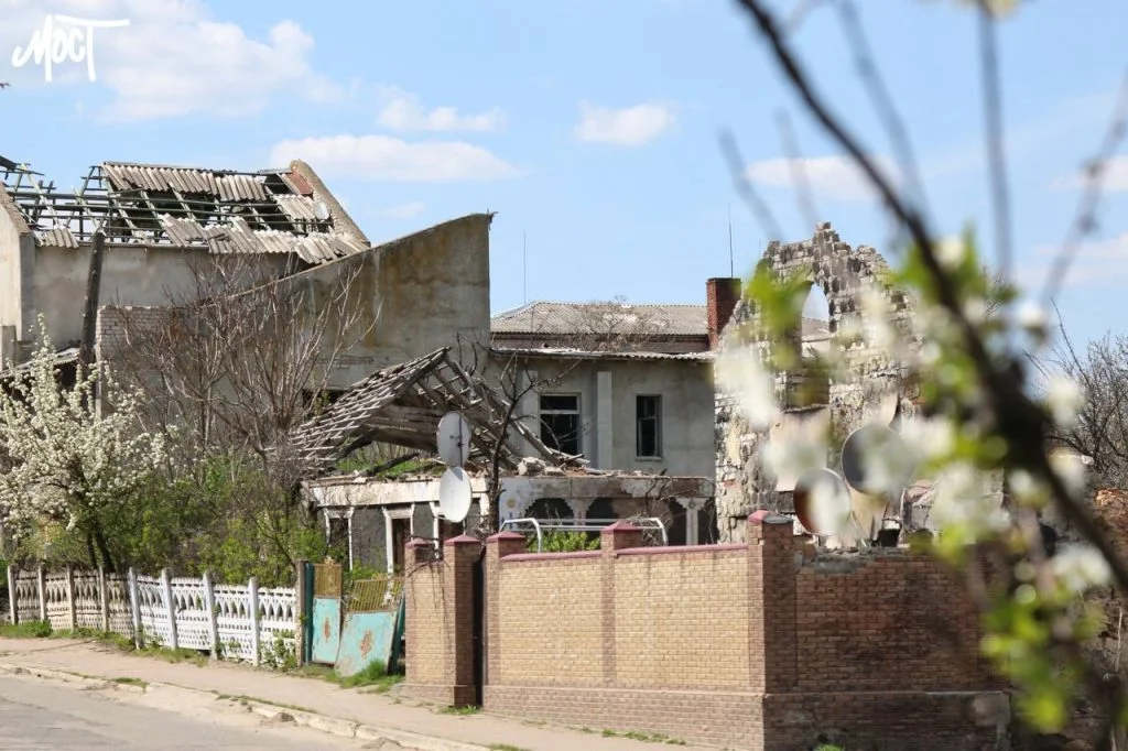 Russian forces shell 35 settlements in Kherson region injuring civilians
