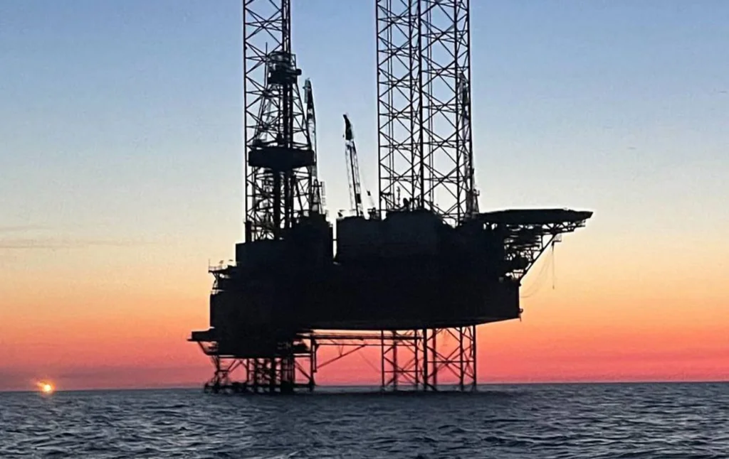 Ukrainian forces strike sivash drilling rig and admiral grigorovich frigate